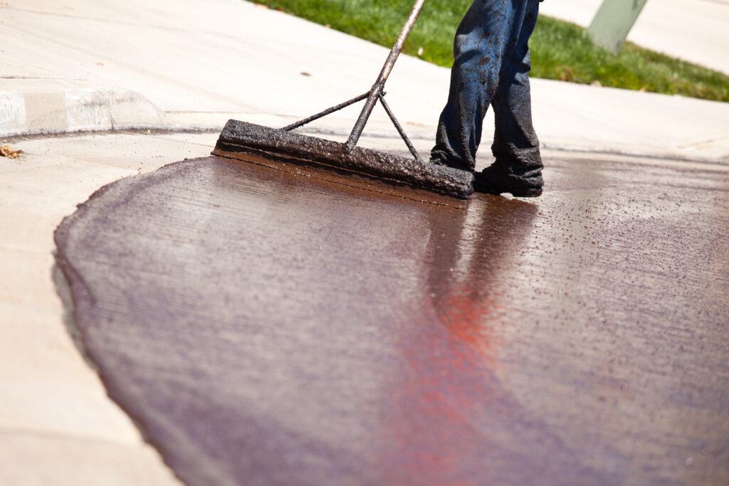 Sealmaster Sealcoating - Driveway & Asphalt Protection